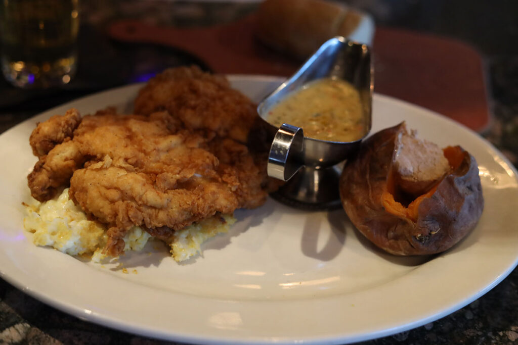 Cherokee Grill Gatlinburg TN: Menu, Hours, and Reviews