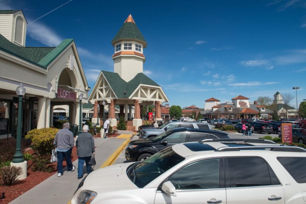Tanger Outlets Sevierville: Stores, Photos, and What to Expect